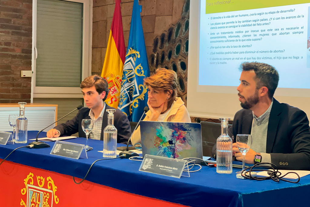 Conferencia de Fátima Vega sobre la bioética y el inicio de la vida ...